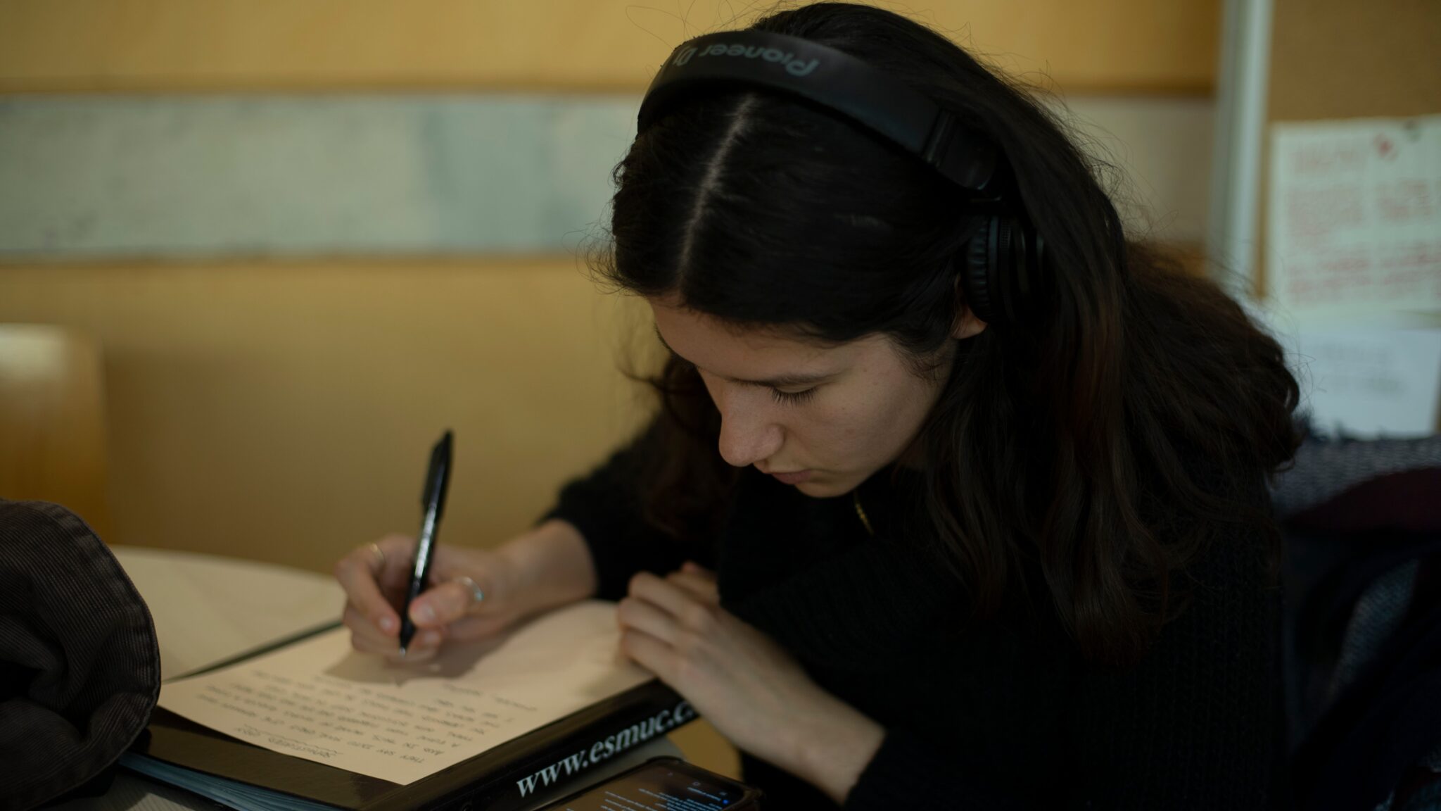 ESMUC- Oberta la convocatòria de Beques Anna Riera 2024-2025